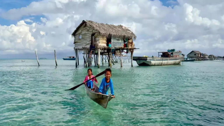 Know about the life of Bajau tribe; sea nomads living almost entirely ...