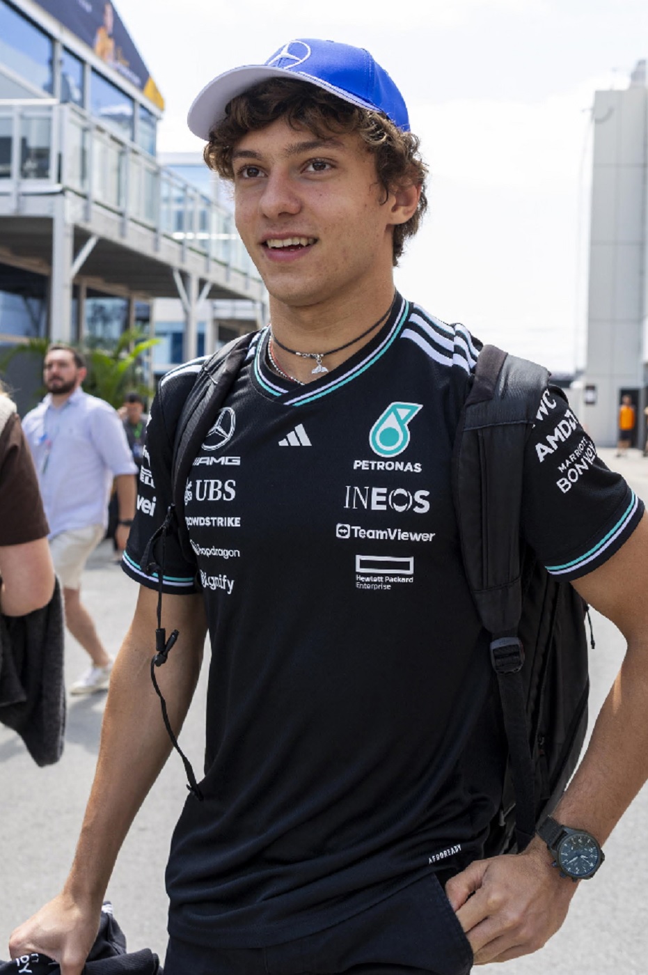 Kimi Antonelli, il campione 18enne che vola in Formula 1 torna a scuola con i compagni per la ...