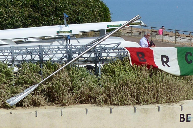 Hastings sculptor Leigh Dyer unveils new work in Bexhill