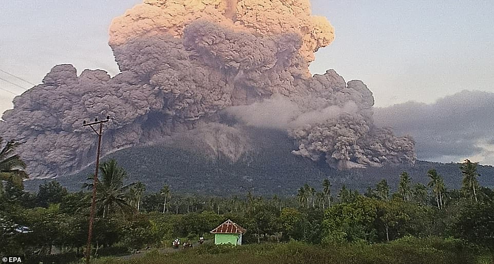 Volcanic eruption causes travel Chaos for Australians bound for Bali