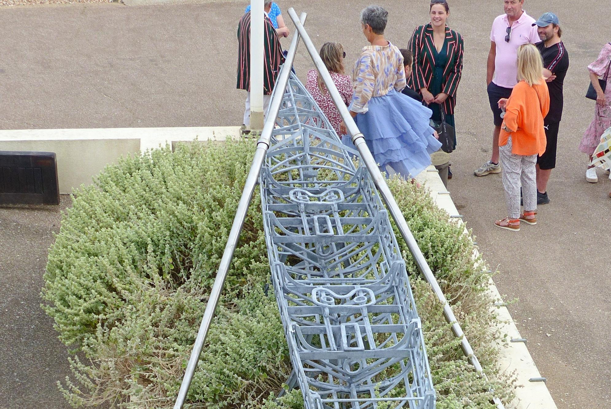 Hastings sculptor Leigh Dyer unveils new work in Bexhill
