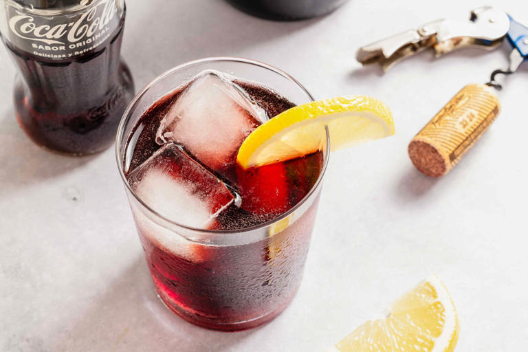 This 2-ingredient Spanish cocktail is the perfect summer drink