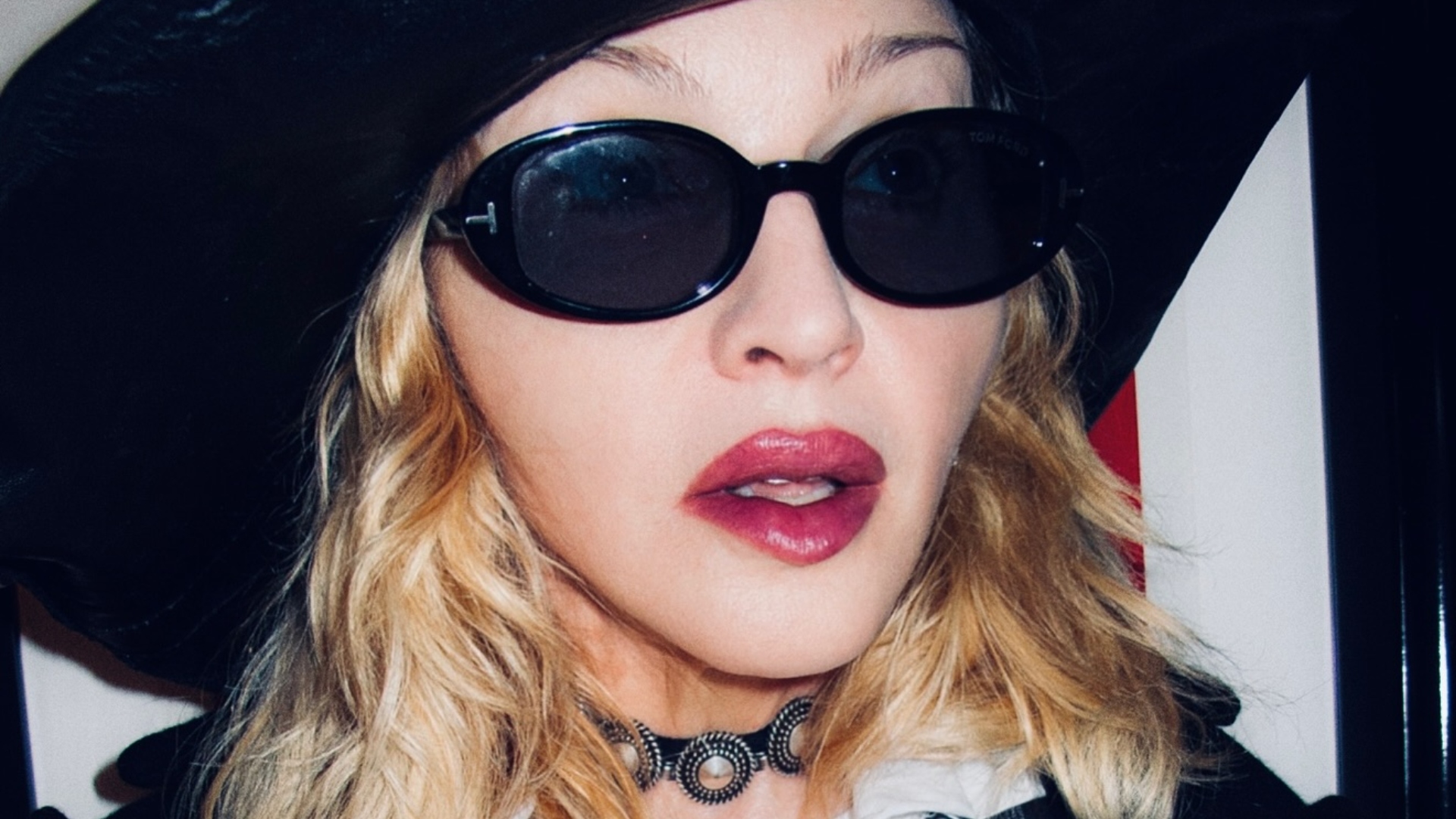 A 66 anni, Madonna fa scalpore con corsetto e giarrettiera