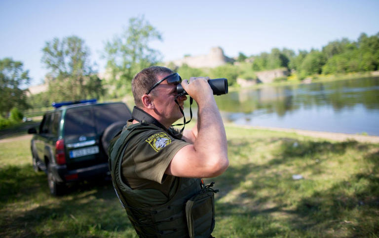 Estonia hands Ukraine SUVs formerly used to watch border with Russia