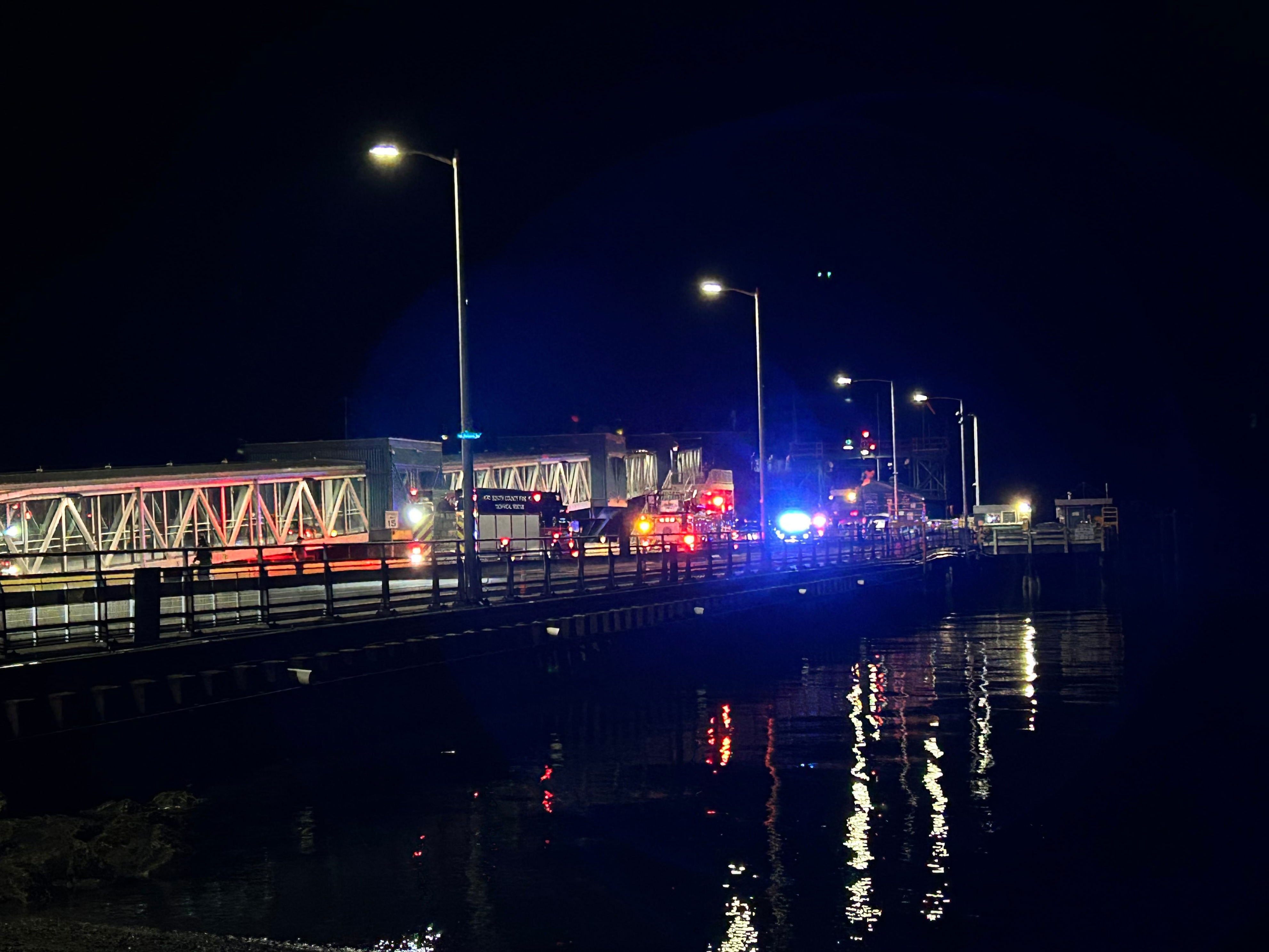 2 dead, 4 injured when car goes off Edmonds ferry dock following police ...