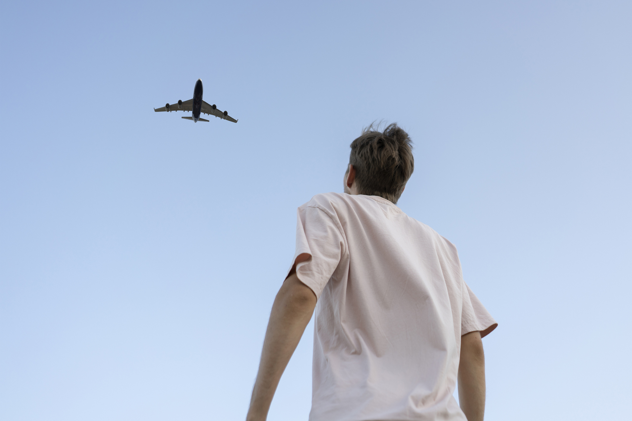 Dad watches daughter's first flight as cabin crew—his five words say it all