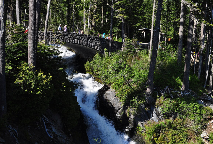 15 Beginner Hikes That Lead To Gorgeous Waterfalls In Washington