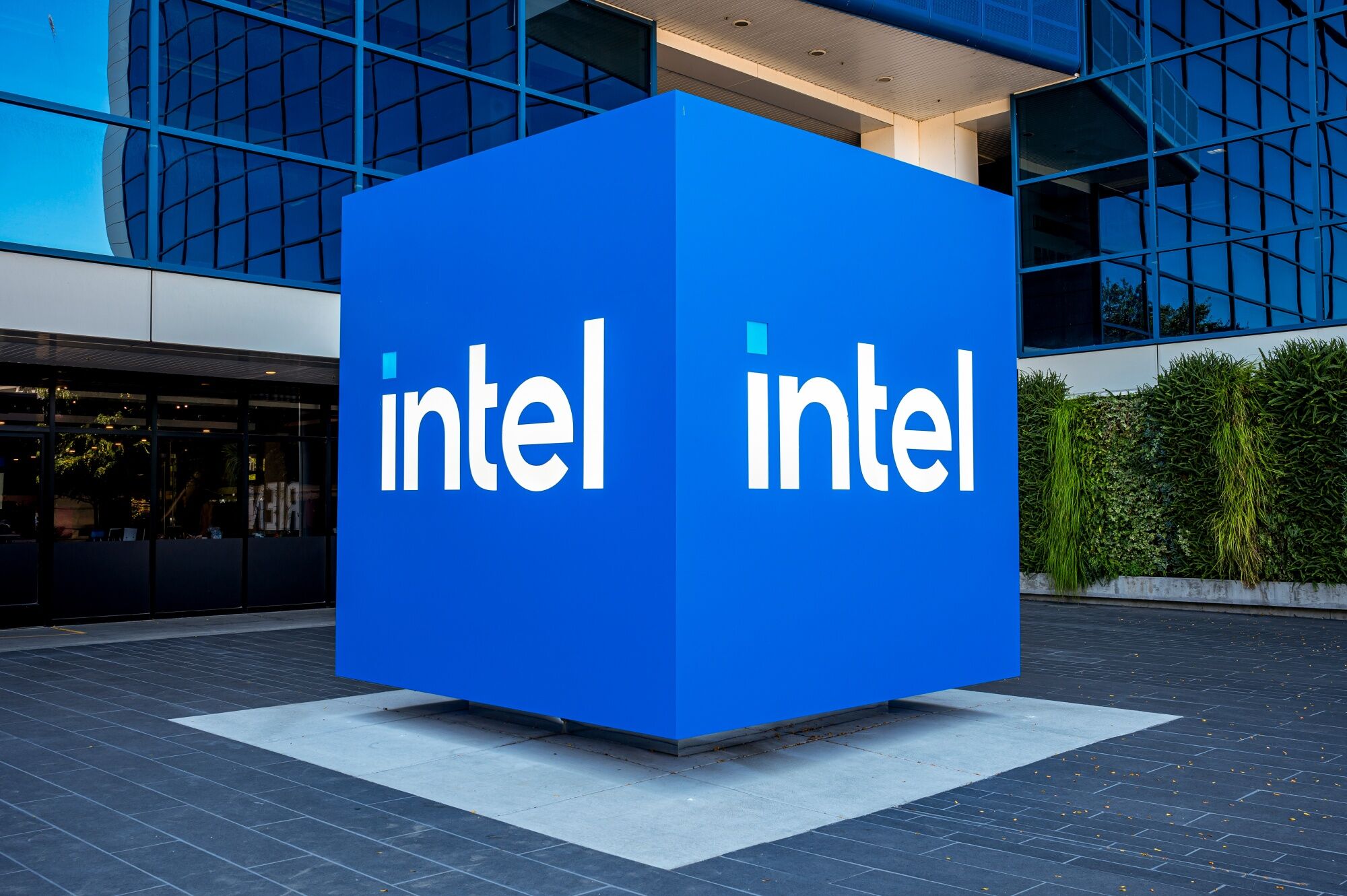 Intel Brings in New Engineering Leaders to Help AI Comeback