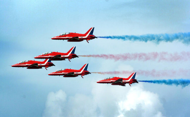 Red Arrows 2025: See if Red Arrows will fly past your house on live map ...