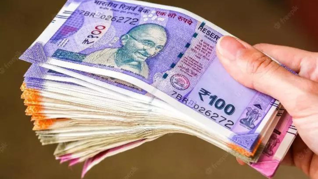 Top banks cut savings account rates after RBI rate cut decision; SBI ...