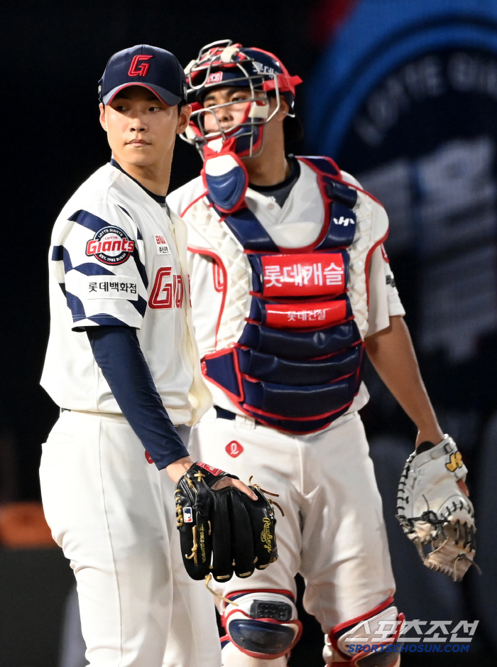 '난세에 영웅이 탄생하는 법' 홍민기 155km-박재엽 결승 스리런, 둘이서 찢었다...롯데, 1위 한화 6연승 저지 [부산 현장]