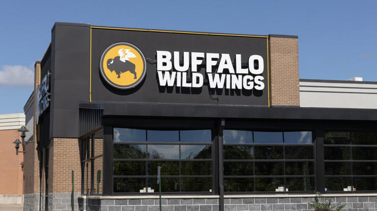 The Wing Chain Competing With TGI Friday's And Applebee's With A New ...