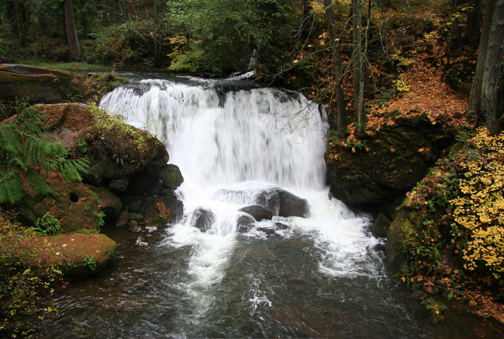 15 Beginner Hikes That Lead To Gorgeous Waterfalls In Washington