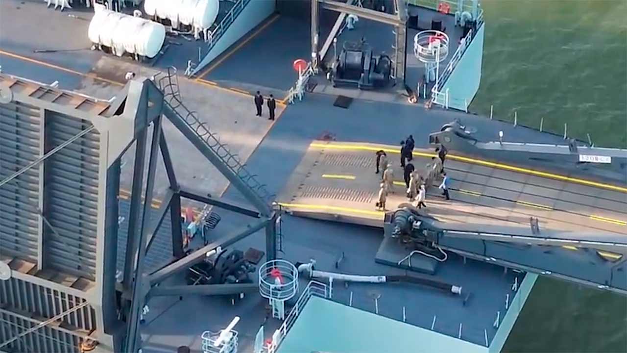 Vidéo : La Chine teste des barges capables de lancer une offensive avec ...