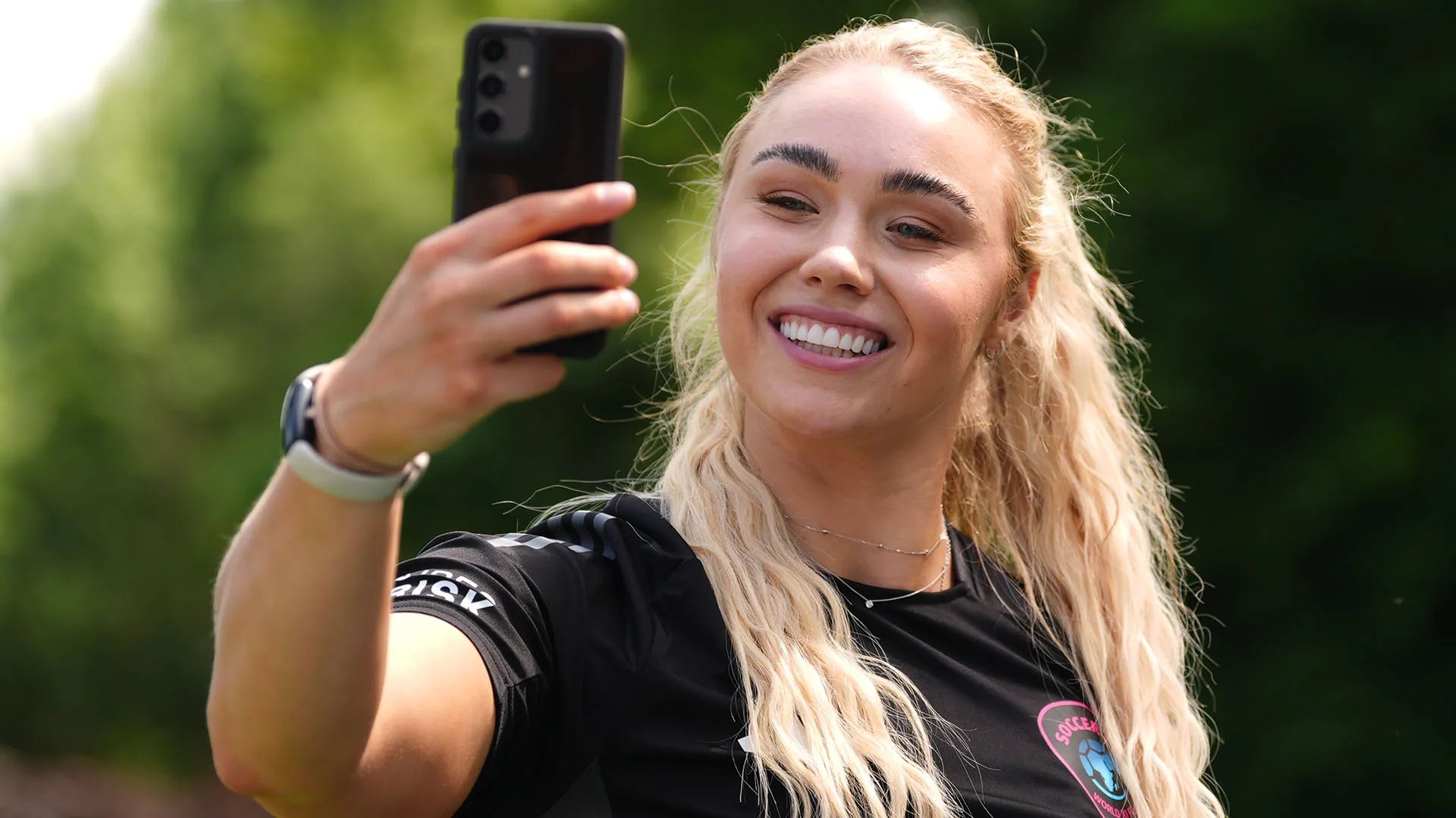 Die Fans sind begeistert von Livi Sheldons neuer Leidenschaft. Bilder