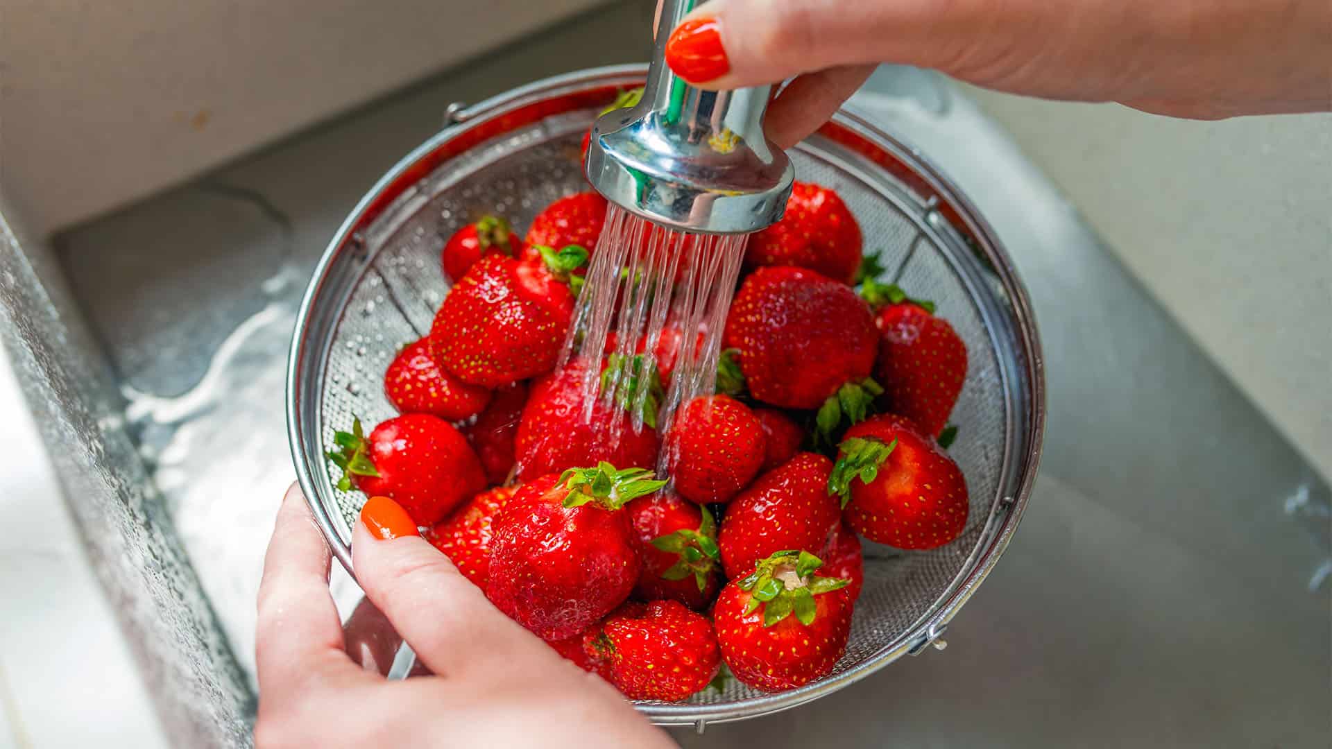 How to Clean Strawberries Properly