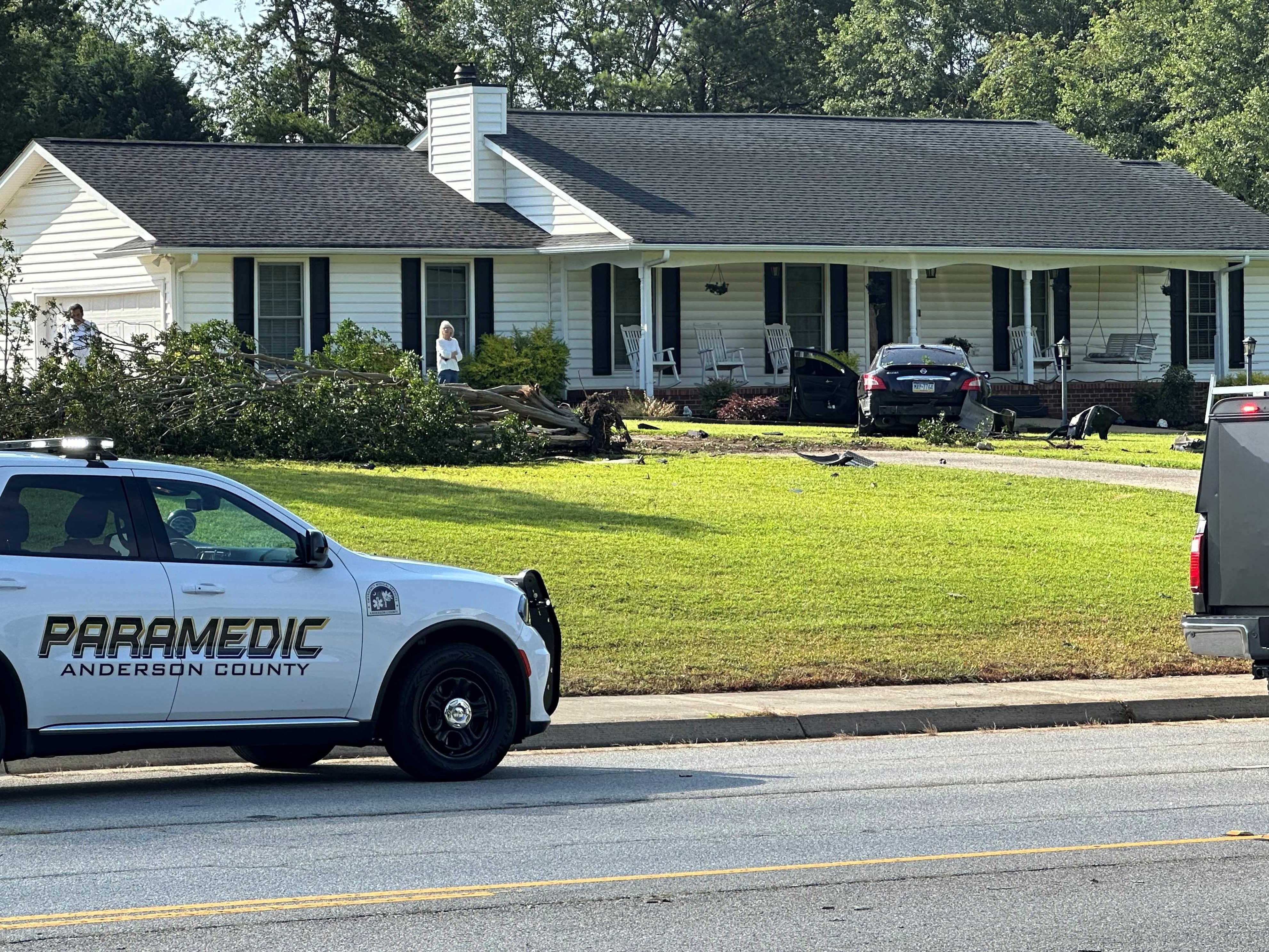 One dead after a car hits a tree in front yard of Upstate home, coroner ...