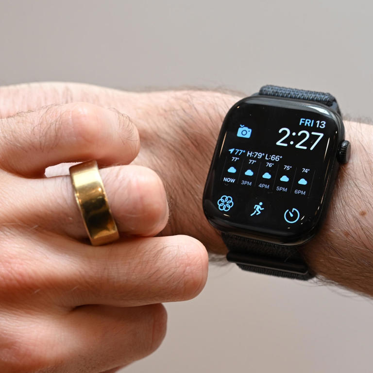 Oura Ring vs Apple Watch: which is the best for you?