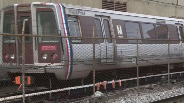 Red Line trains delayed following signal problem at Farragut North