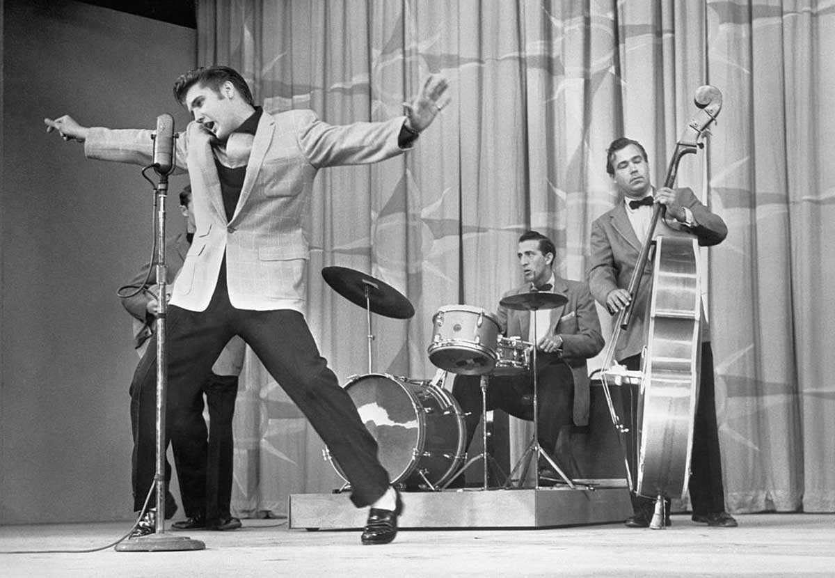 20 Throwback Photos That Show the Rise of Rock ‘n’ Roll in the ’50s