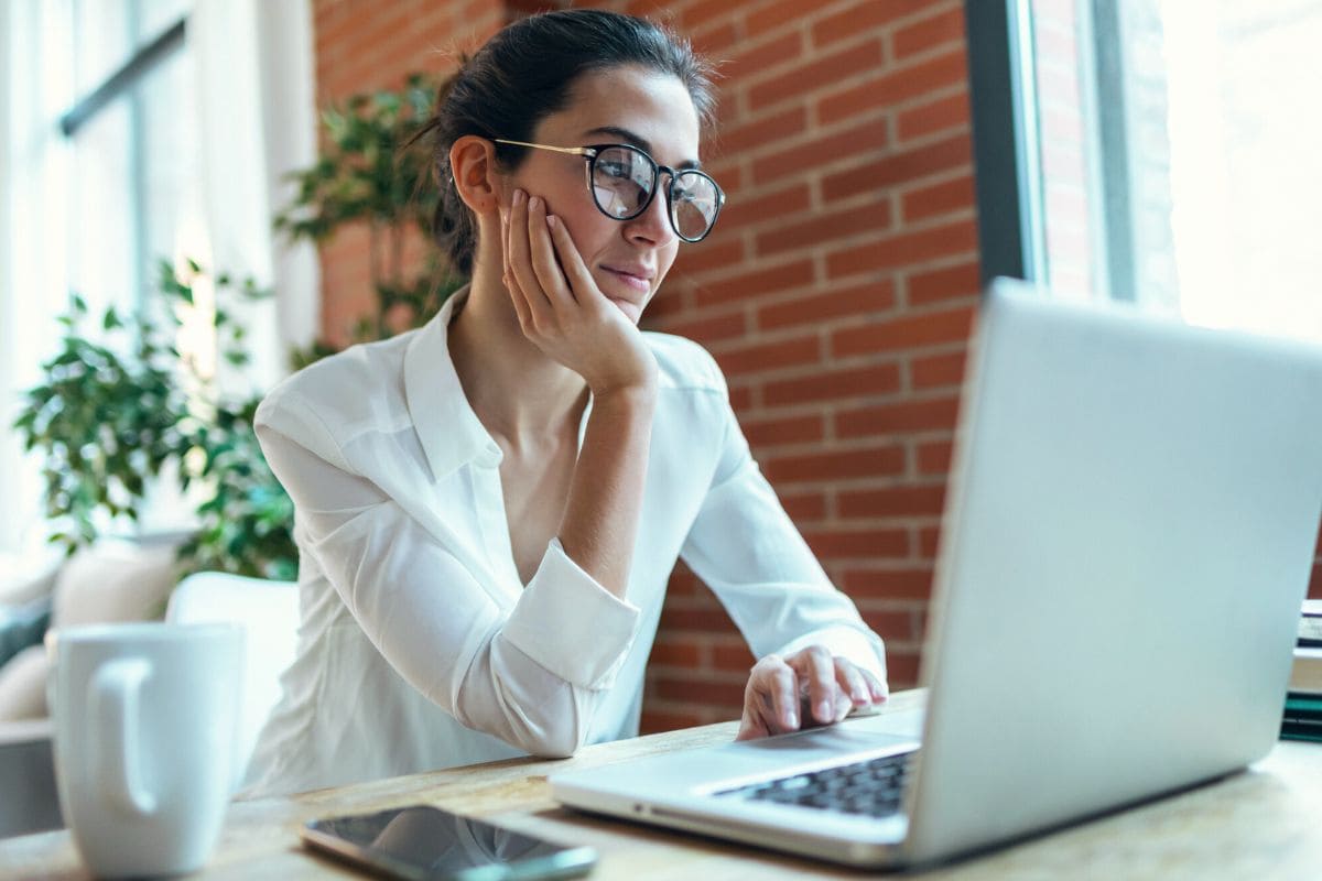 9 Must-Have Job Apps for Landing a Legit Work From Home Job