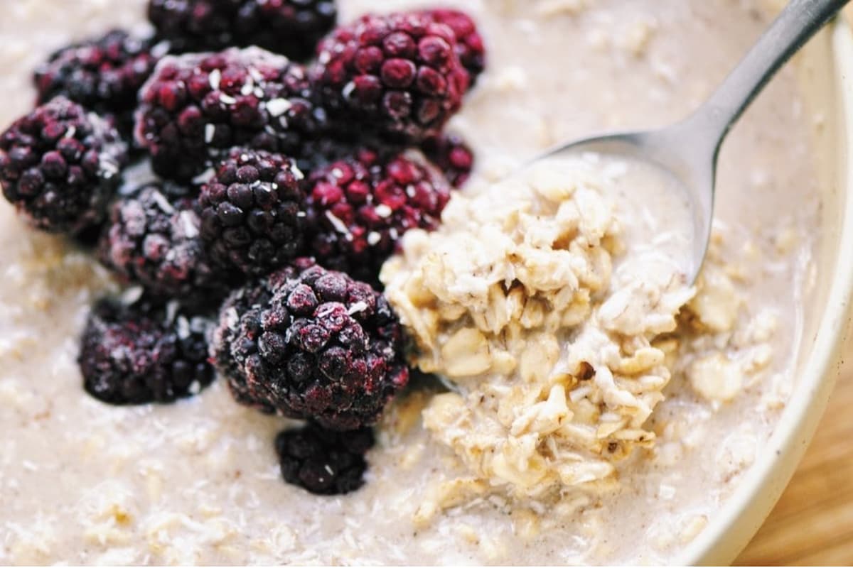 25 overnight oat recipes that basically handle breakfast while you sleep
