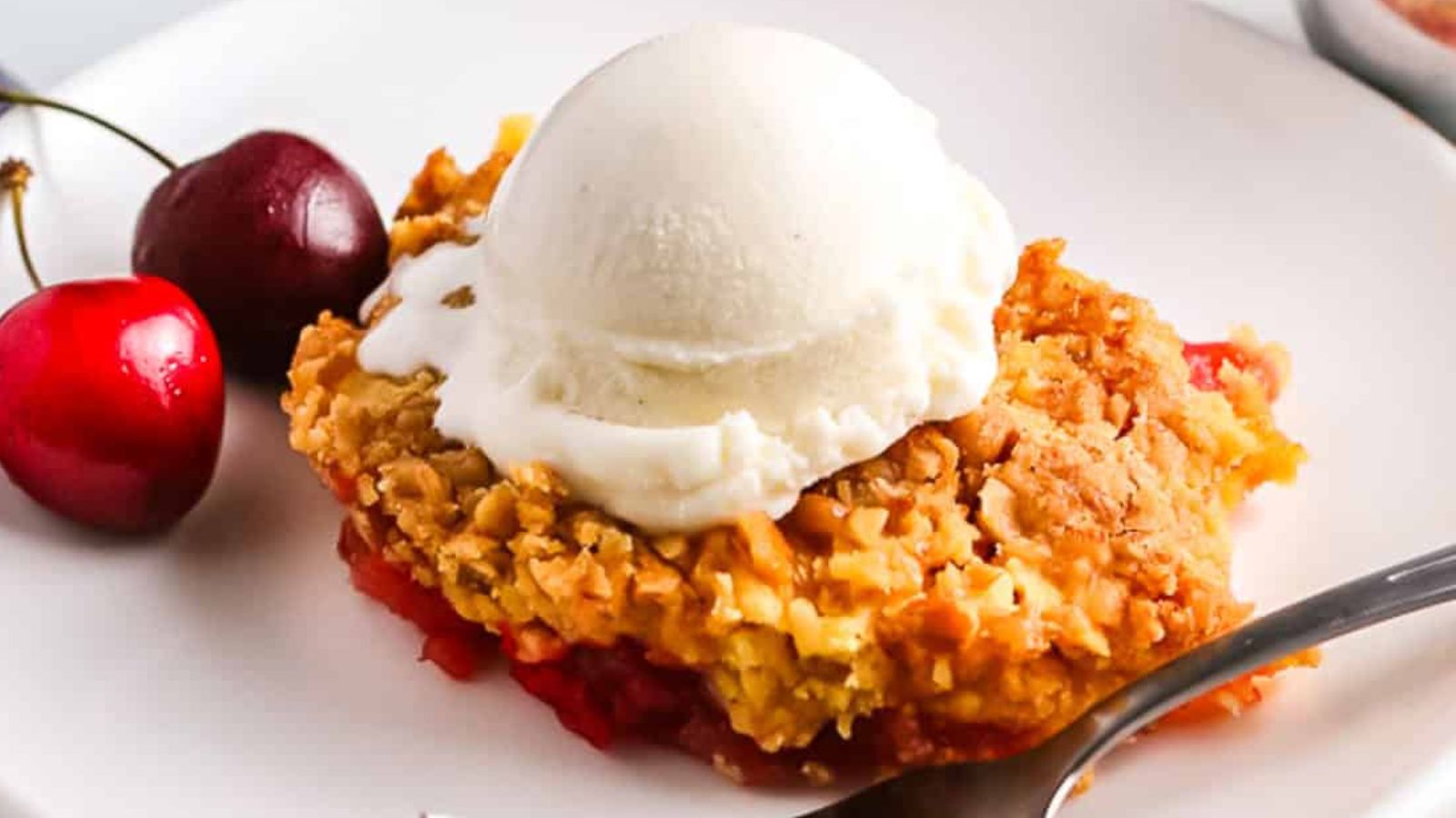 16 dump cakes so good, no one will believe how easy they are