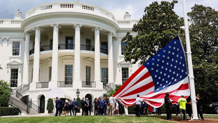 ‘The best poles anywhere in the country’: Trump installs gigantic US ...
