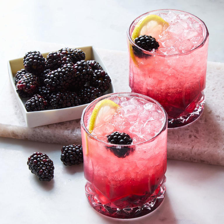 Skip The Spritz—The Bramble Is The Refreshing Cocktail I'm Making This ...