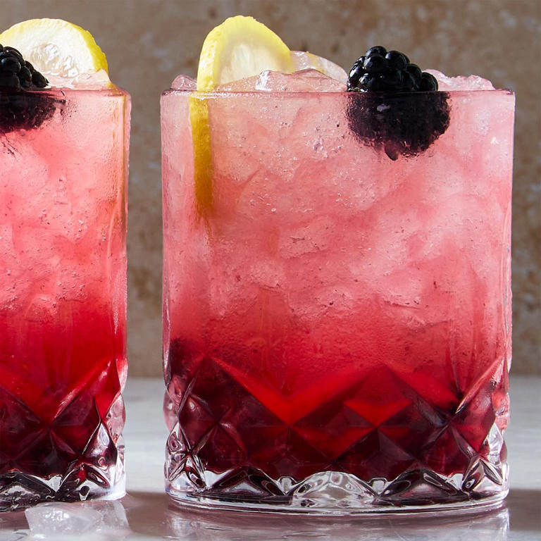 Skip The Spritz—The Bramble Is The Refreshing Cocktail I'm Making This ...