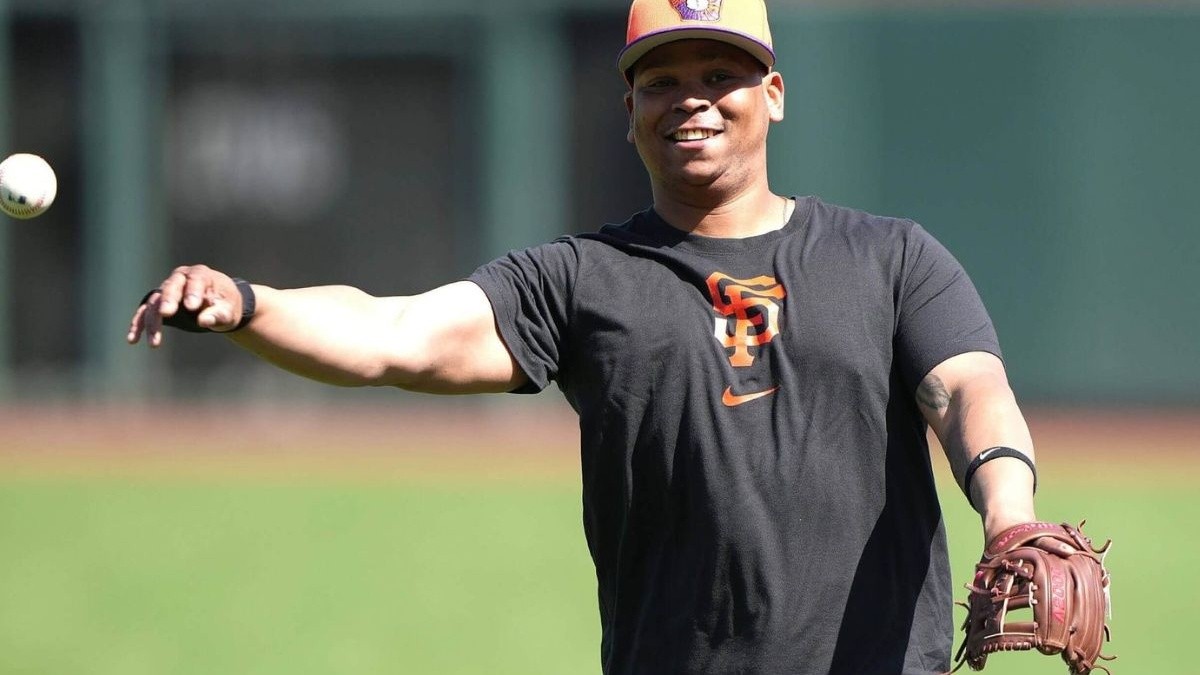 MLB: Pedro Martínez Defends Rafael Devers Against Bad Influence Claims