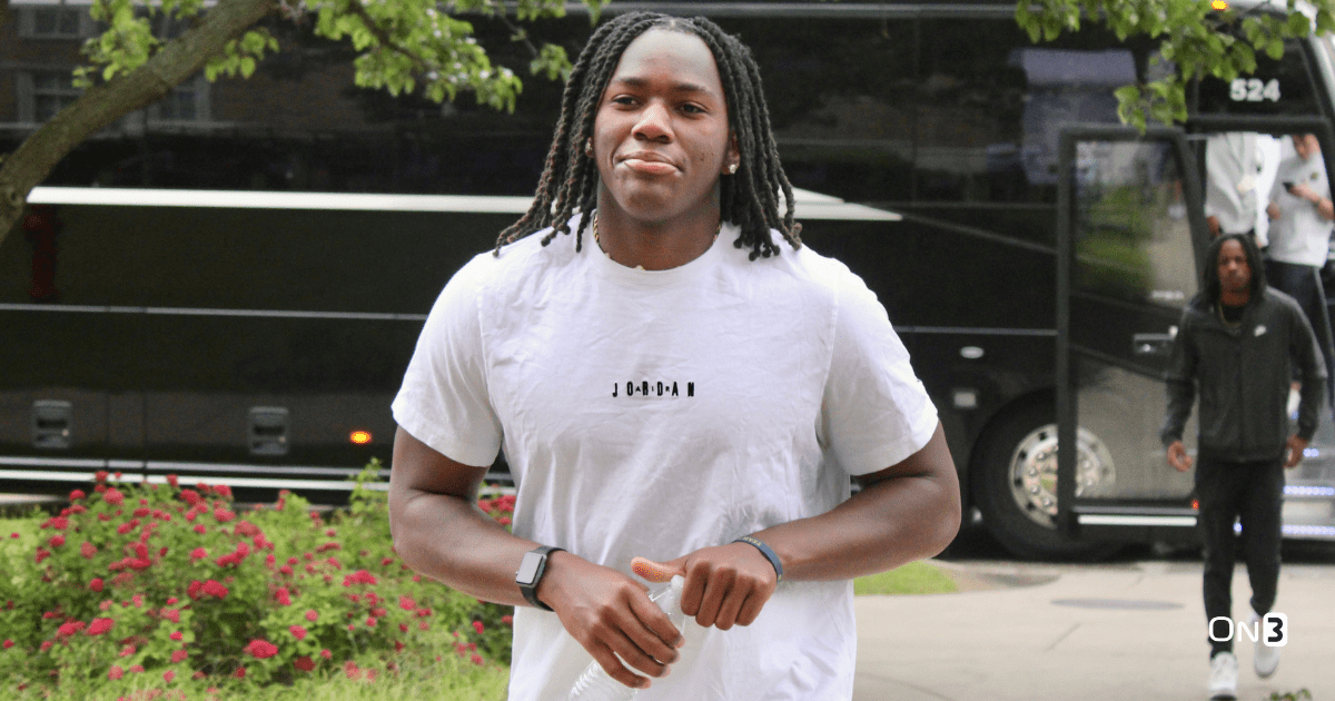 LB Thomas Davis Jr. shuts down recruitment, reaffirms Notre Dame commitment