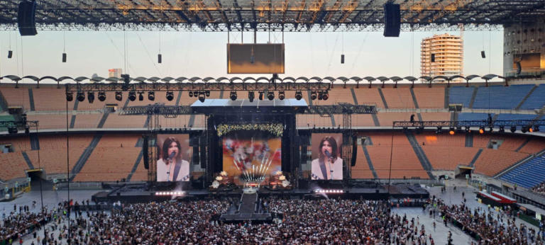 Elisa green riempie San Siro di fiori e piante