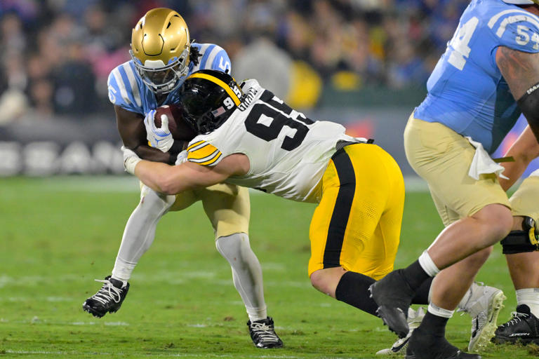 NFL Draft Summer Scouting Report: Aaron Graves, DL, Iowa