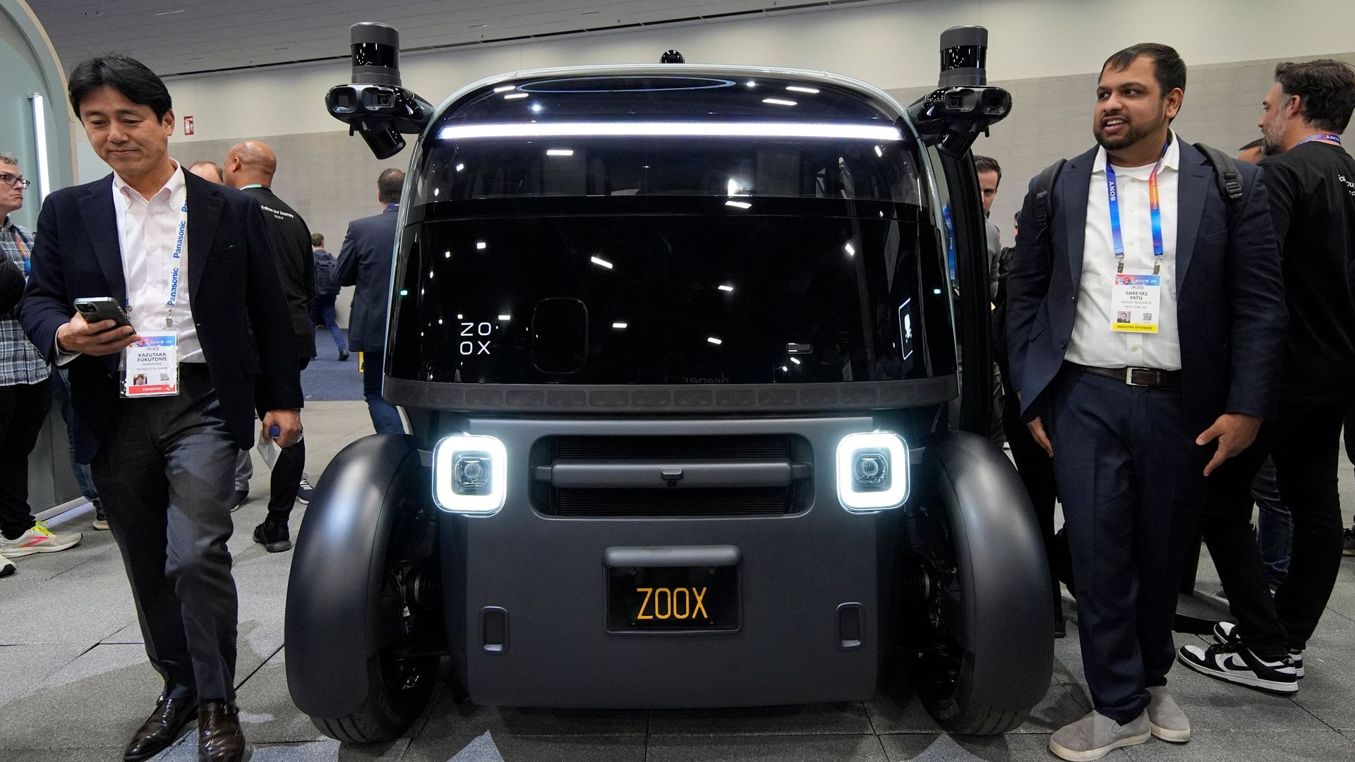 Amazon plans 10,000 Zoox robotaxis per year by 2027