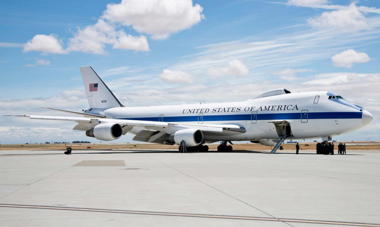 US E-4B ‘doomsday plane’ makes unexpected flight to DC as Trump weighs ...