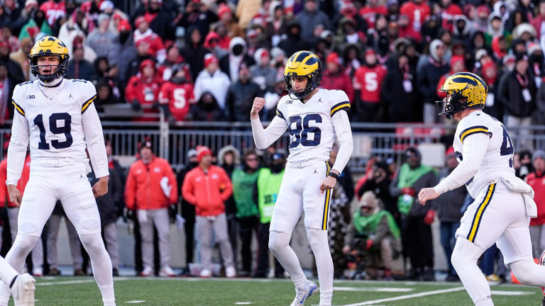 Top-5 2026 kicker Micah Drescher commits to Michigan football