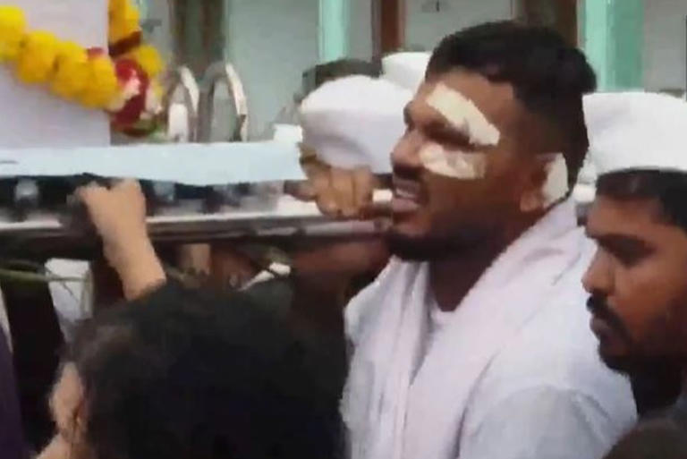 Sobreviviente británico del accidente de Air India lleva el ataúd de su ...