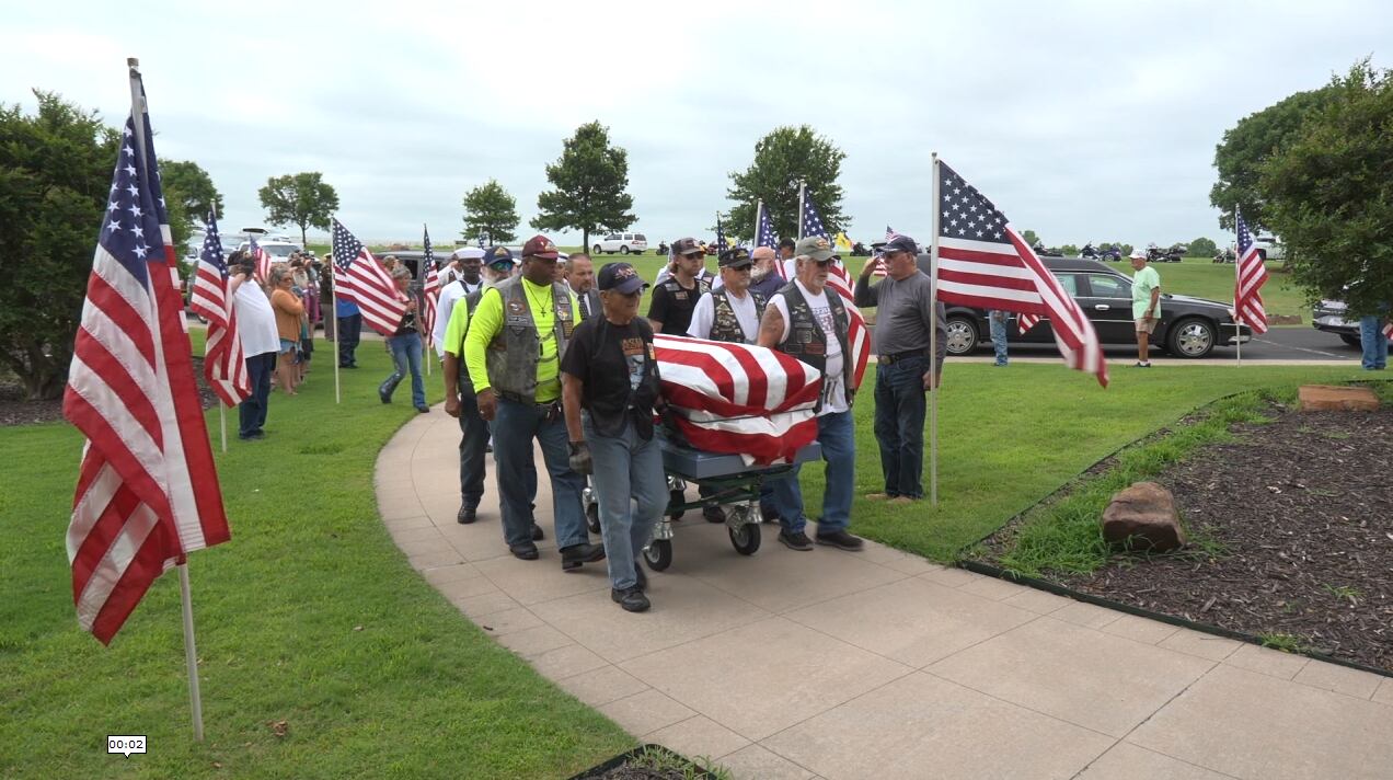 Fort Sill National Cemetery holds burial ceremony for two unclaimed ...