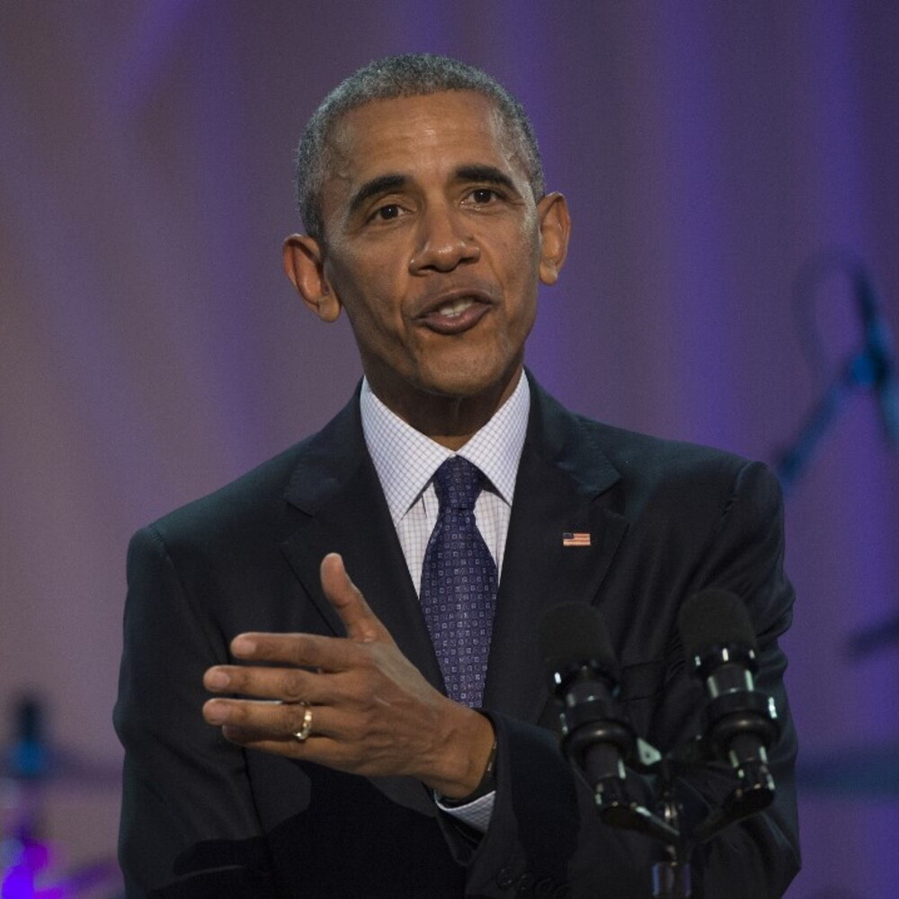 Obama torna a parlare: "Negli Usa un rischio autocrazia alla Orban"