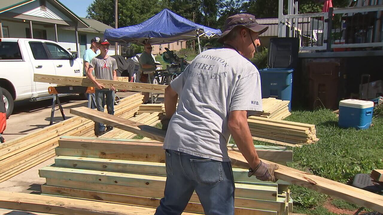 Nonprofit helps 2 girls in recovery after lemonade stand crash