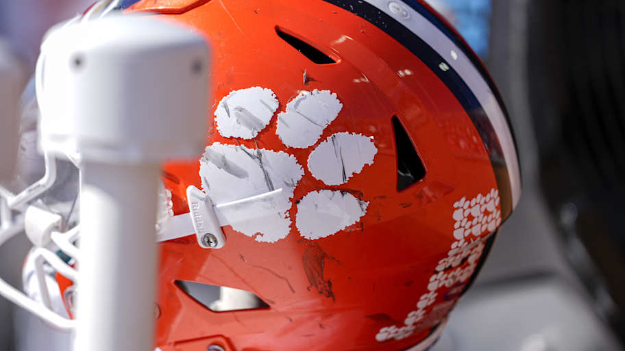 Top OL Recruit Chooses Georgia Over Clemson