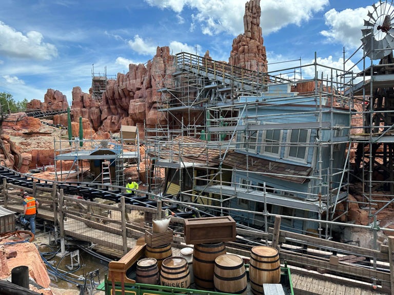 FIRST LOOK at Refurbished Big Thunder Mountain Railroad Roller Coaster ...