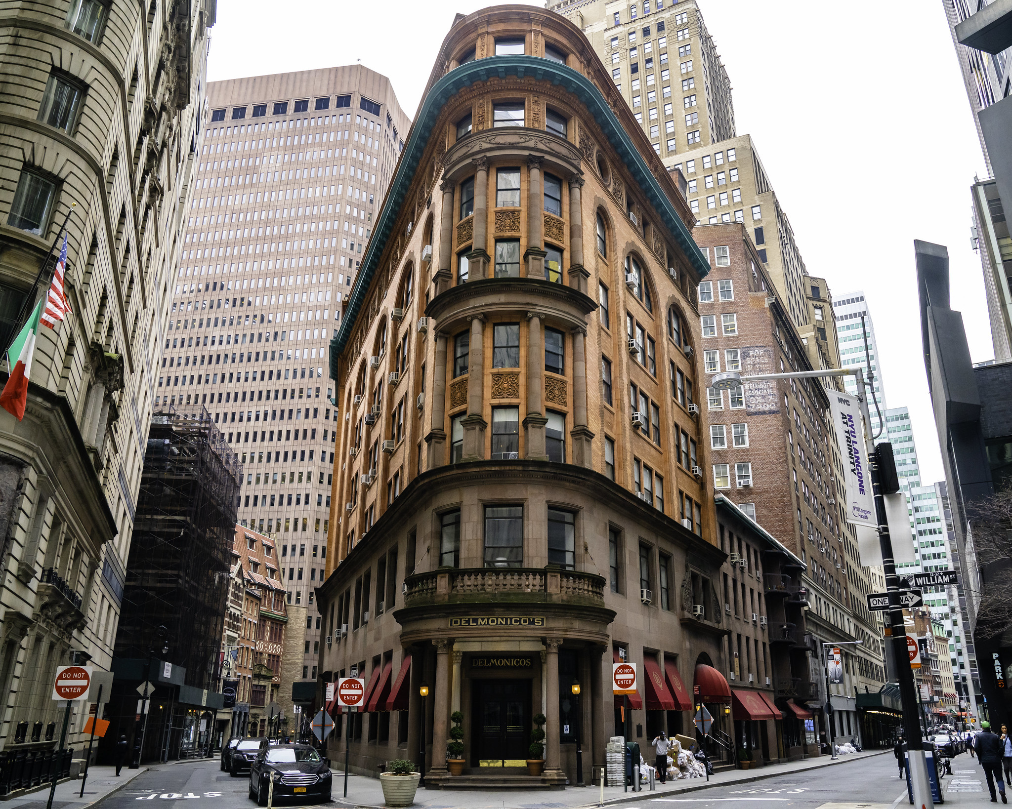 This NYC Restaurant Invented Eggs Benedict, Baked Alaska, and Lobster ...