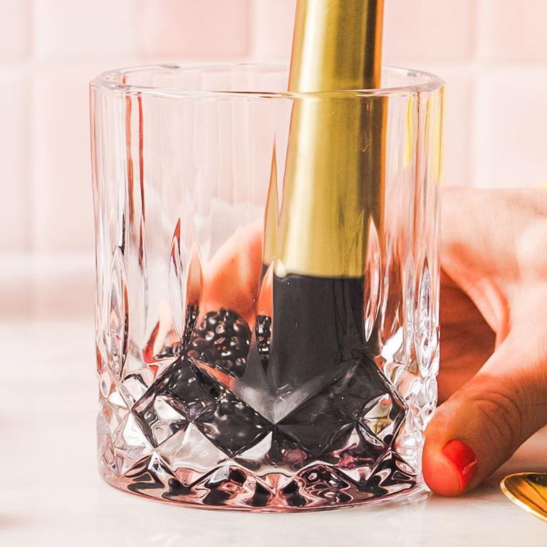 Skip The Spritz—The Bramble Is The Refreshing Cocktail I'm Making This ...