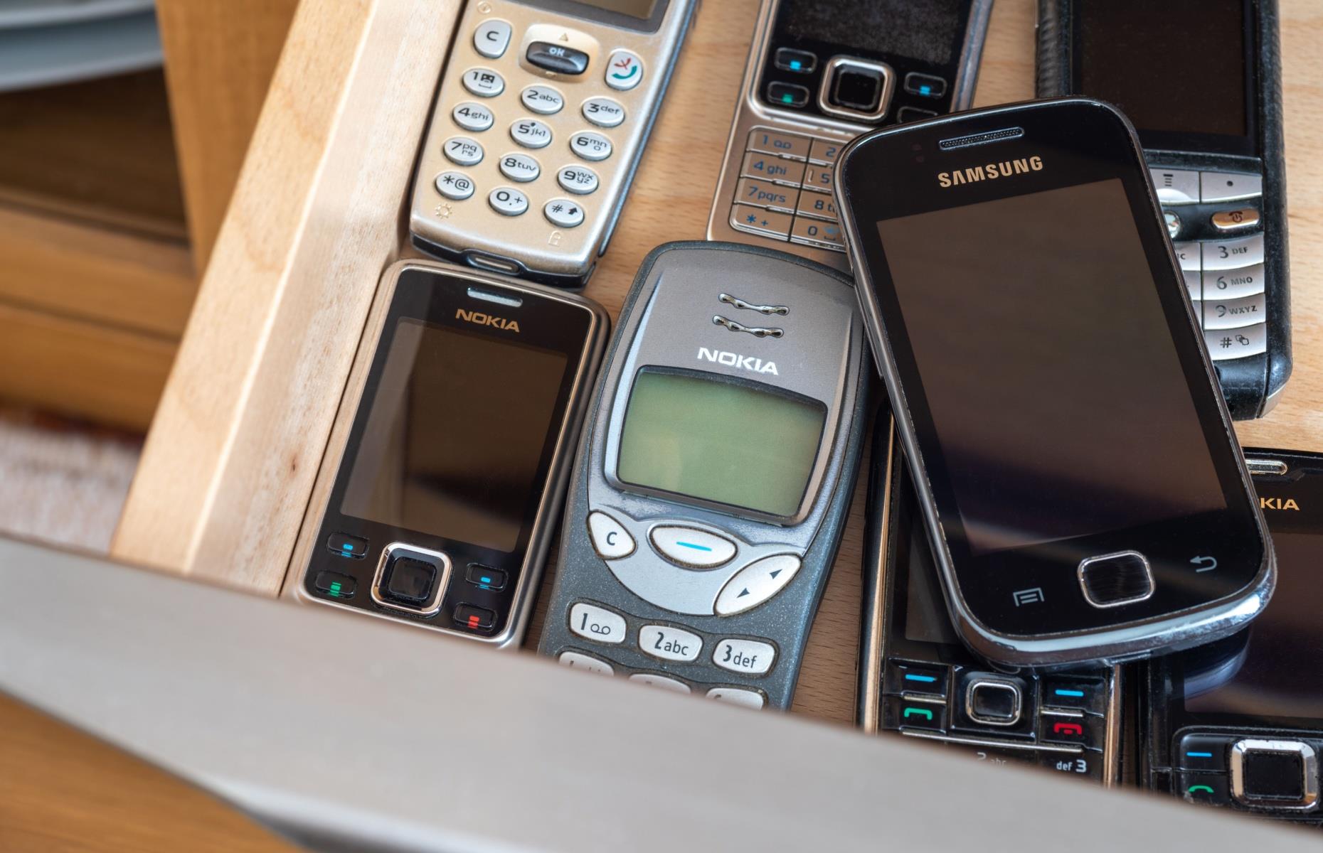 25 teléfonos viejos que hoy valen una fortuna: Seguramente aún tengas ...