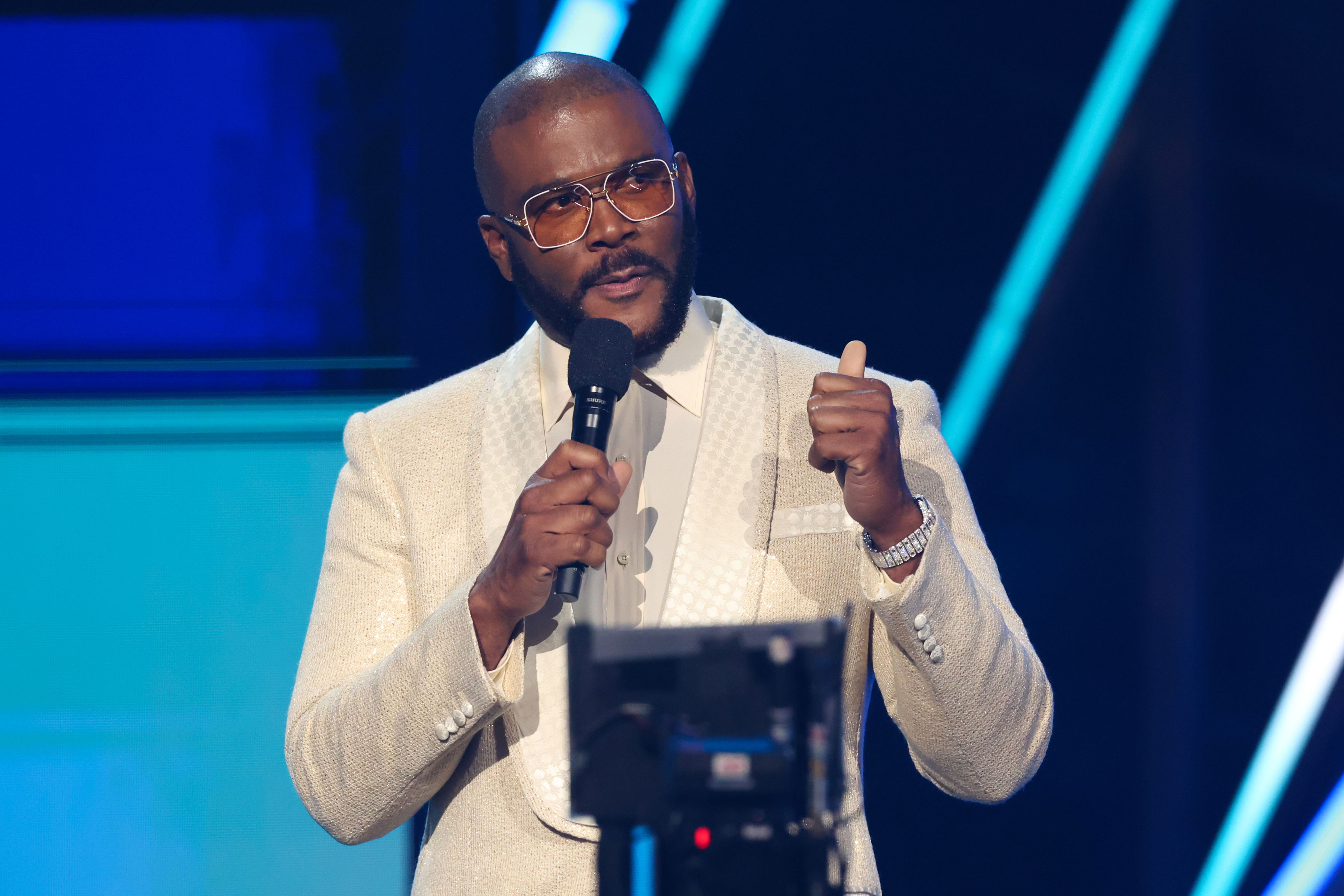 Who is Derek Dixon? The ‘Oval’ actor accusing Tyler Perry of sexual ...
