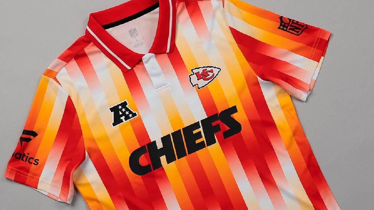 Marca saca playeras de equipos de la NFL al estilo de futbol con motivo ...