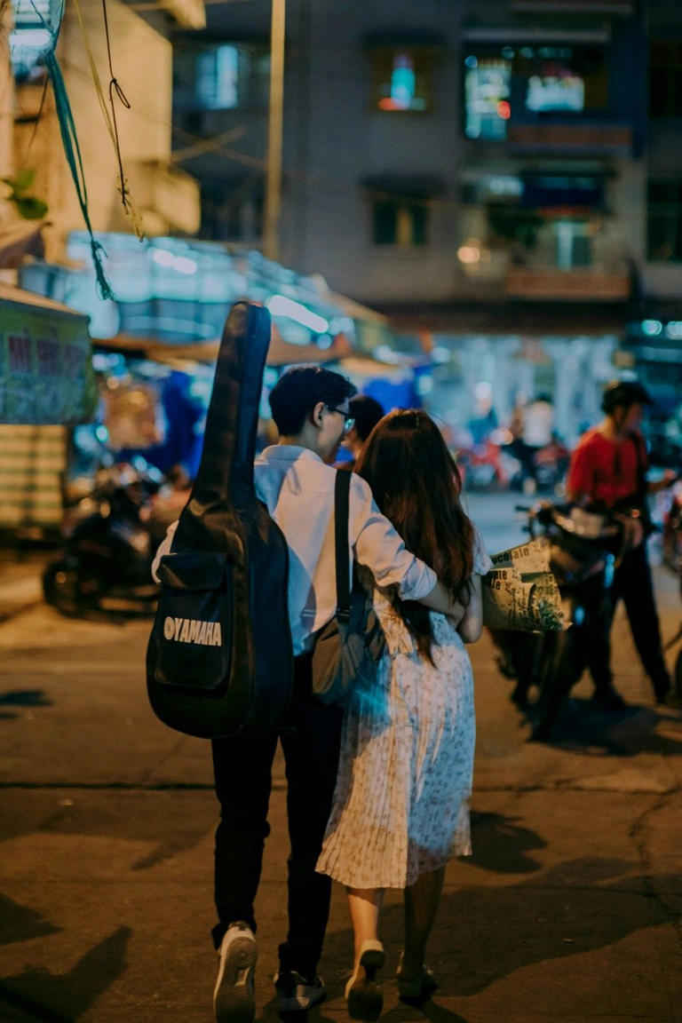 10 Behaviors of a Man Who Truly Loves You, According to Psychologists