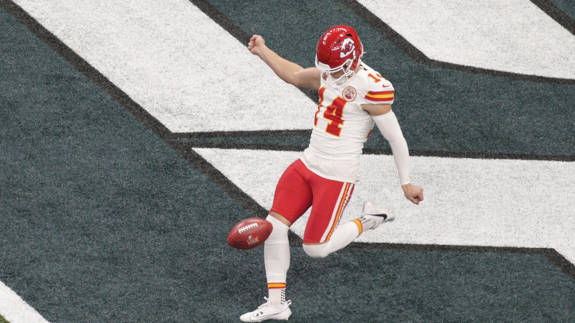 Chiefs P Matt Araiza signed his exclusive rights tender